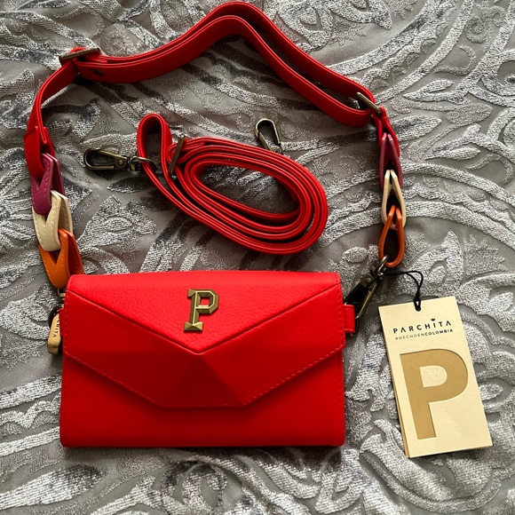 Bags | Sale Marca Colombiana Perfecta Para Salir Es En Cuero La Cartera ...